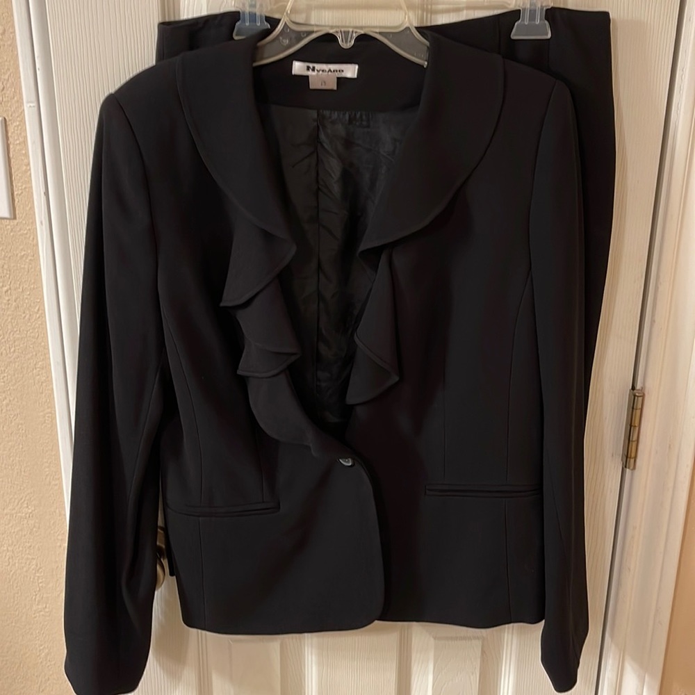 2 Pc Suit With Skirt. Nygard Collection. Black - Gem
